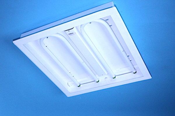 Luminaria para Falso Plafón con Rejilla Parabólica – Gabinan